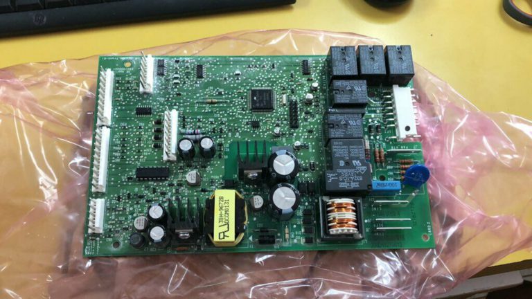 GE BSS25JSTHSS Refrigerator Electronic Control Board